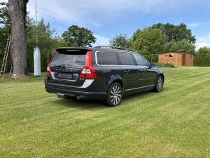 Black Volvo V70 2013 in Vilnius, with an engine capacity of 2.40 L and mileage of 286 thousand km for 7400 €, photo 4 on AUTOMOTO.COM.LV