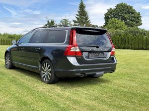 Black Volvo V70 2013 in Vilnius, with an engine capacity of 2.40 L and mileage of 286 thousand km for 7400 €, photo 6 on AUTOMOTO.COM.LV