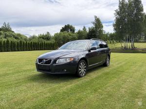 Black Volvo V70 2013 in Vilnius, with an engine capacity of 2.40 L and mileage of 286 thousand km for 7400 €, photo 8 on AUTOMOTO.COM.LV