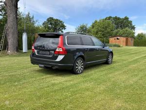 Black Volvo V70 2013 in Vilnius, with an engine capacity of 2.40 L and mileage of 286 thousand km for 7400 €, photo 9 on AUTOMOTO.COM.LV
