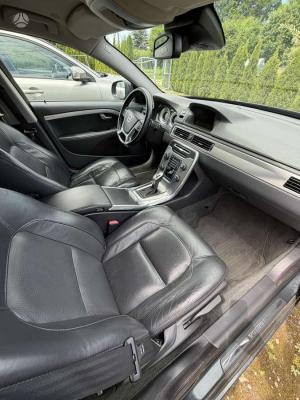 Black Volvo V70 2013 in Vilnius, with an engine capacity of 2.40 L and mileage of 286 thousand km for 7400 €, photo 13 on AUTOMOTO.COM.LV