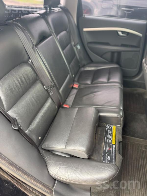 Black Volvo V70 2013 in Daugavpils, with an engine capacity of 2.00 L and mileage of 240 thousand km for 4200 €, photo 4 on AUTOMOTO.COM.LV