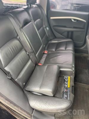Black Volvo V70 2013 in Daugavpils, with an engine capacity of 2.00 L and mileage of 240 thousand km for 4200 €, photo 5 on AUTOMOTO.COM.LV