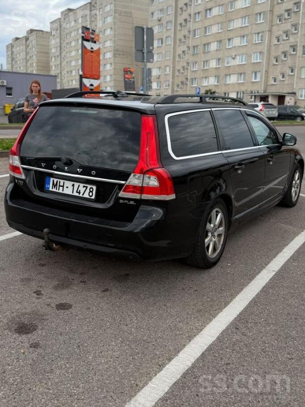 Black Volvo V70 2013 in Daugavpils, with an engine capacity of 2.00 L and mileage of 240 thousand km for 4200 €, photo 8 on AUTOMOTO.COM.LV