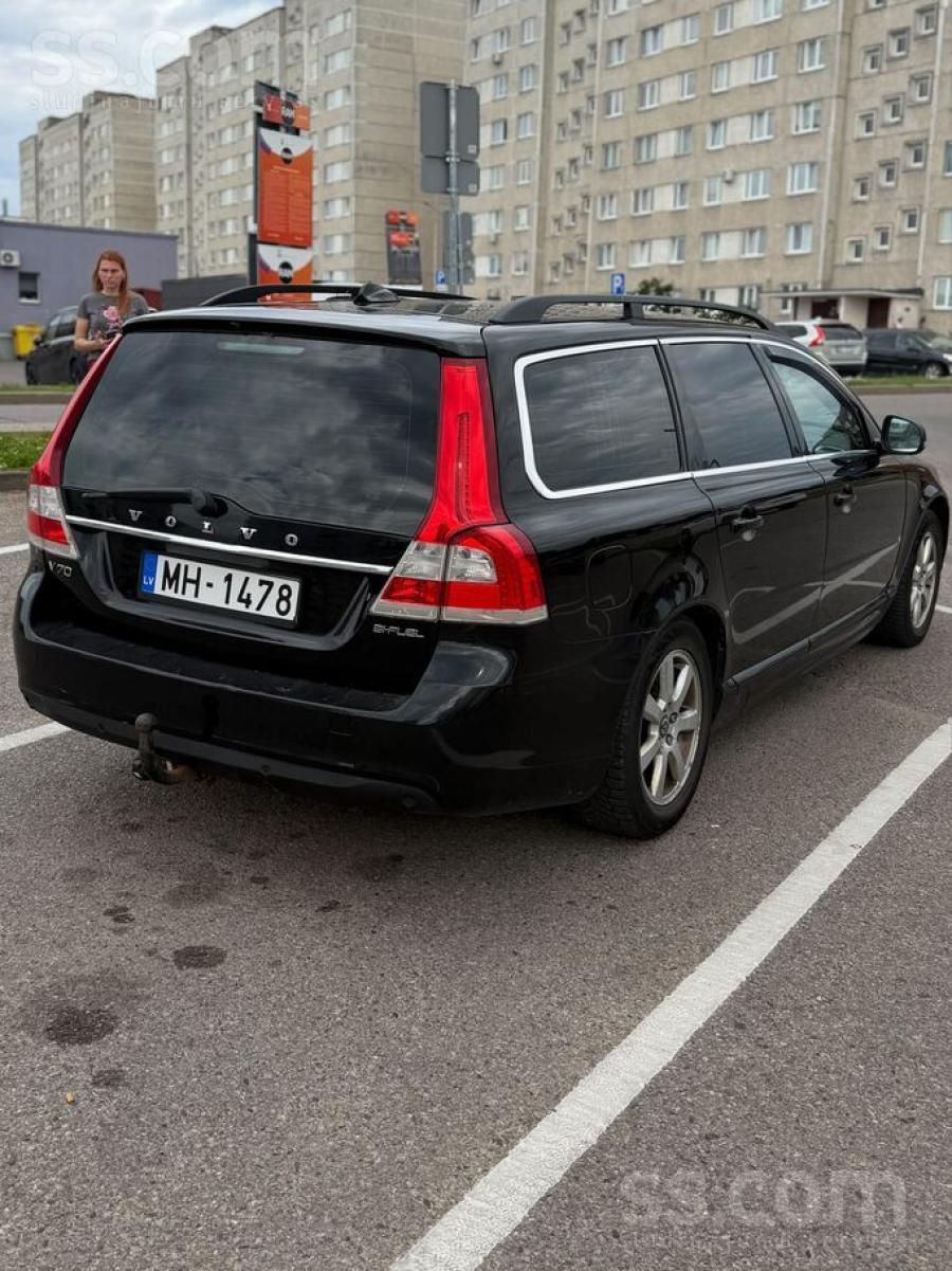 Black Volvo V70 2013 in Daugavpils, with an engine capacity of 2.00 L and mileage of 240 thousand km for 4200 €, photo 9 on AUTOMOTO.COM.LV