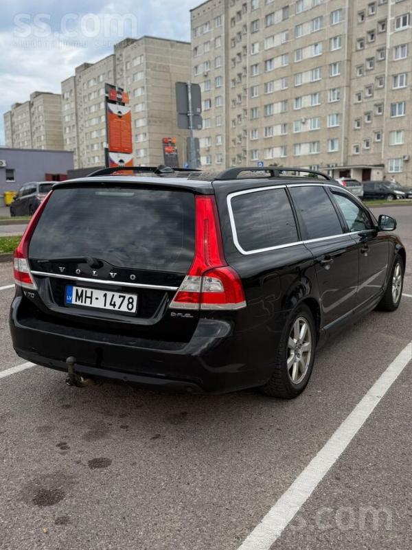 Black Volvo V70 2013 in Daugavpils, with an engine capacity of 2.00 L and mileage of 240 thousand km for 4200 €, photo 9 on AUTOMOTO.COM.LV