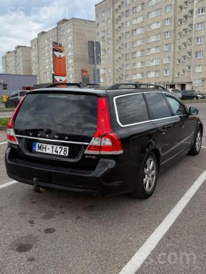 Black Volvo V70 2013 in Daugavpils, with an engine capacity of 2.00 L and mileage of 240 thousand km for 4200 €, photo 10 on AUTOMOTO.COM.LV