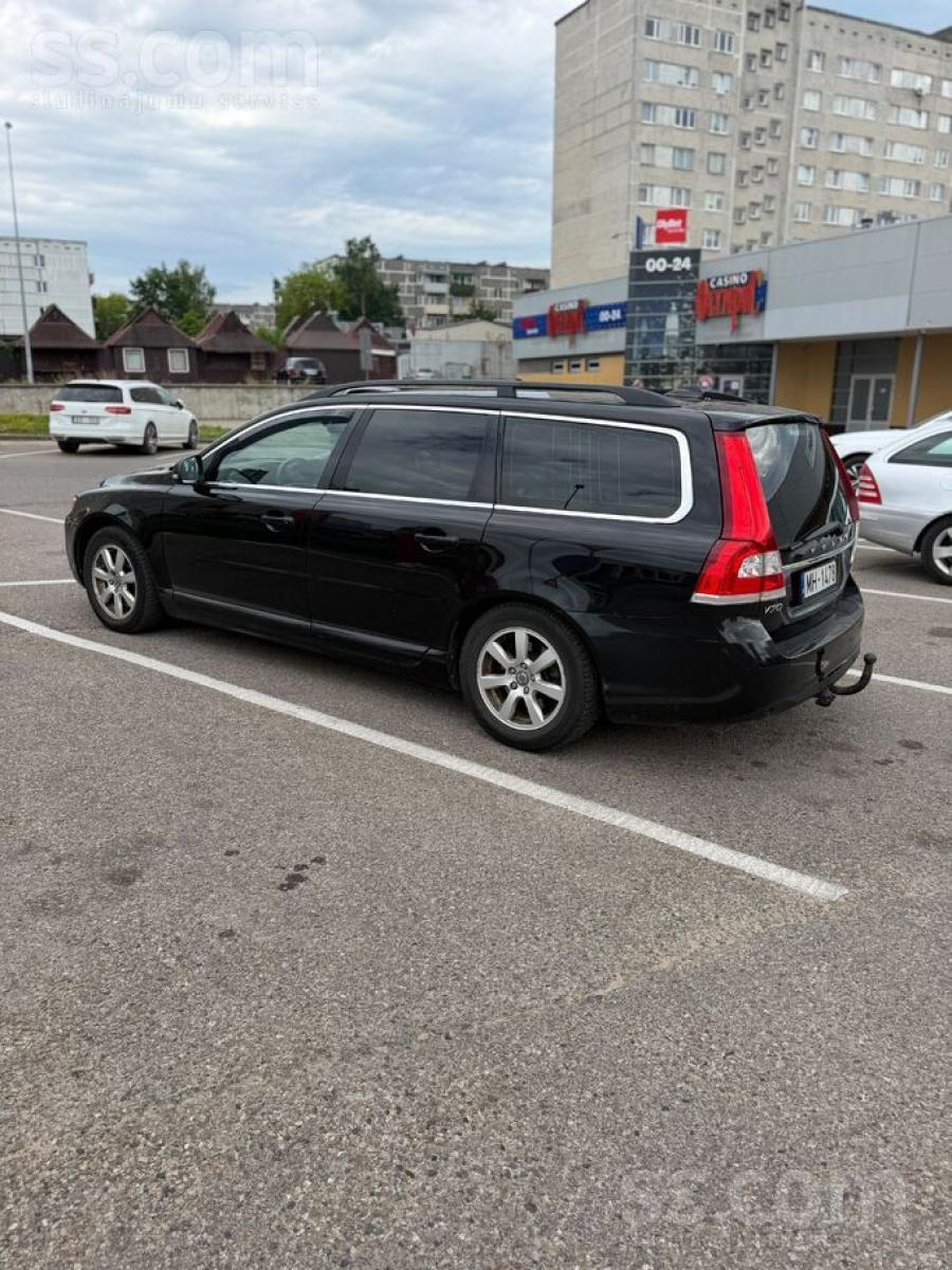 Black Volvo V70 2013 in Daugavpils, with an engine capacity of 2.00 L and mileage of 240 thousand km for 4200 €, photo 11 on AUTOMOTO.COM.LV