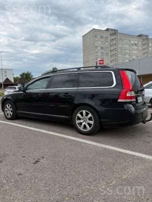 Black Volvo V70 2013 in Daugavpils, with an engine capacity of 2.00 L and mileage of 240 thousand km for 4200 €, photo 12 on AUTOMOTO.COM.LV