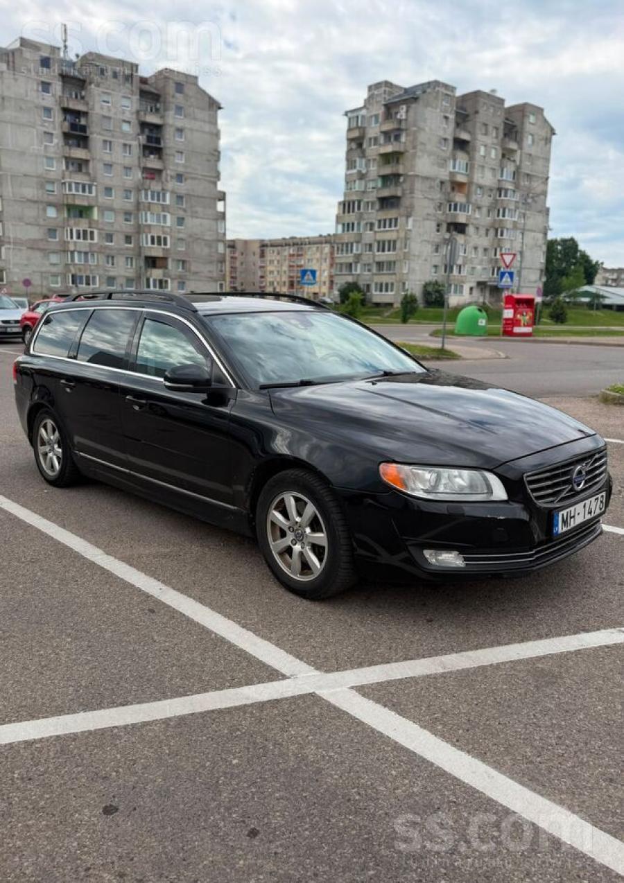 Black Volvo V70 2013 in Daugavpils, with an engine capacity of 2.00 L and mileage of 240 thousand km for 4200 €, photo 13 on AUTOMOTO.COM.LV