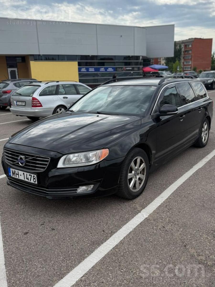 Black Volvo V70 2013 in Daugavpils, with an engine capacity of 2.00 L and mileage of 240 thousand km for 4200 €, photo 17 on AUTOMOTO.COM.LV