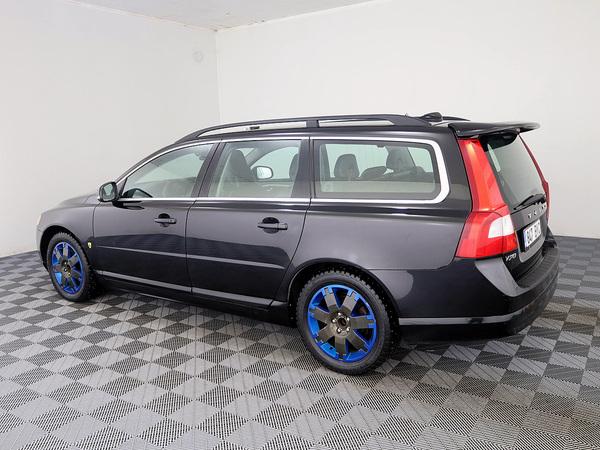 Melns Volvo V70 2013 Tallina, ar dzinēja tilpumu 2.00 L un nobraukumu 322 tūkst. km par 2199 €, foto 4 vietnē AUTOMOTO.COM.LV