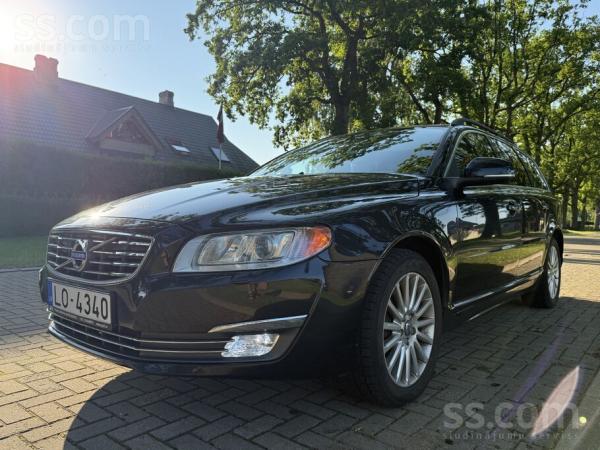 Black Volvo V70 2013 in Valmiera, with an engine capacity of 2.00 L and mileage of 304 thousand km for 6600 €, photo 1 on AUTOMOTO.COM.LV