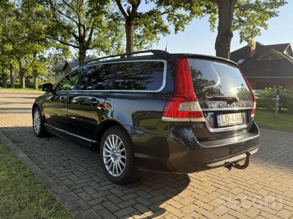Black Volvo V70 2013 in Valmiera, with an engine capacity of 2.00 L and mileage of 304 thousand km for 6600 €, photo 2 on AUTOMOTO.COM.LV