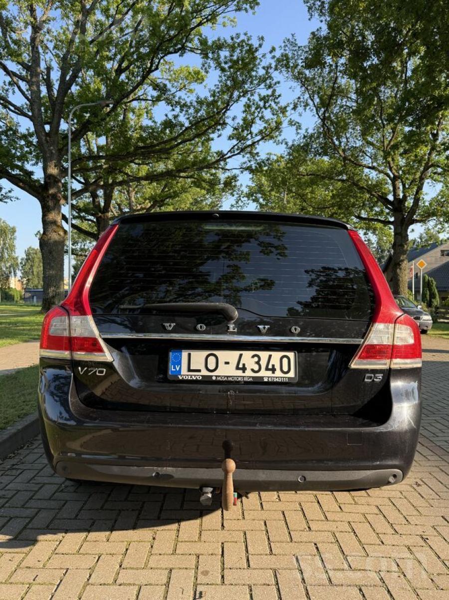 Melns Volvo V70 2013 Valmiera, ar dzinēja tilpumu 2.00 L un nobraukumu 304 tūkst. km par 6600 €, foto 6 vietnē AUTOMOTO.COM.LV