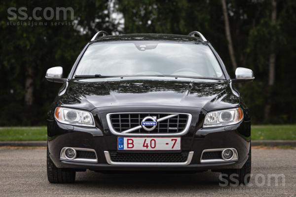 Black Volvo V70 2013 in Tukums, with an engine capacity of 2.00 L and mileage of 319 thousand km for 7950 €, photo 3 on AUTOMOTO.COM.LV