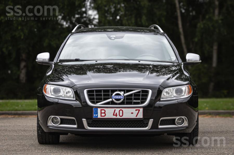 Black Volvo V70 2013 in Tukums, with an engine capacity of 2.00 L and mileage of 319 thousand km for 7950 €, photo 4 on AUTOMOTO.COM.LV