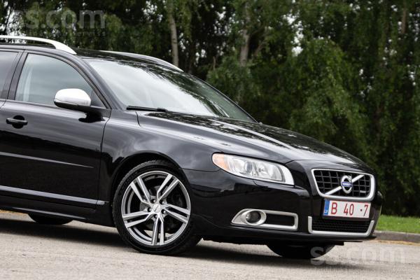 Black Volvo V70 2013 in Tukums, with an engine capacity of 2.00 L and mileage of 319 thousand km for 7950 €, photo 6 on AUTOMOTO.COM.LV