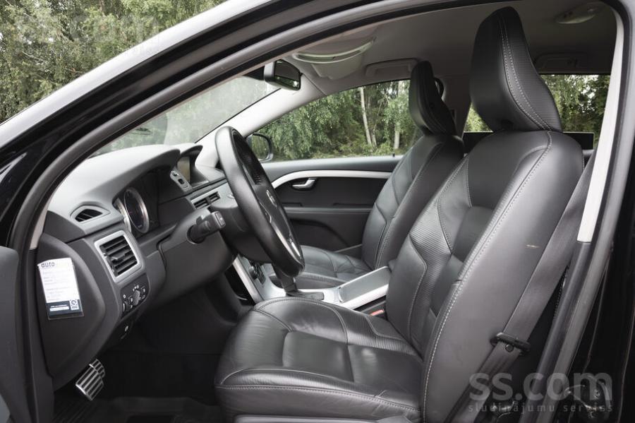 Black Volvo V70 2013 in Tukums, with an engine capacity of 2.00 L and mileage of 319 thousand km for 7950 €, photo 14 on AUTOMOTO.COM.LV