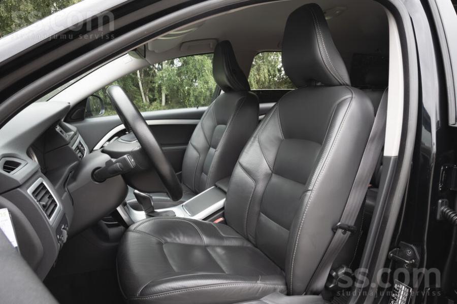 Black Volvo V70 2013 in Tukums, with an engine capacity of 2.00 L and mileage of 319 thousand km for 7950 €, photo 15 on AUTOMOTO.COM.LV