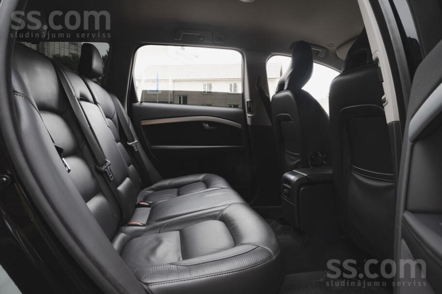 Black Volvo V70 2013 in Tukums, with an engine capacity of 2.00 L and mileage of 319 thousand km for 7950 €, photo 20 on AUTOMOTO.COM.LV