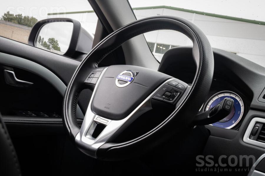 Black Volvo V70 2013 in Tukums, with an engine capacity of 2.00 L and mileage of 319 thousand km for 7950 €, photo 22 on AUTOMOTO.COM.LV