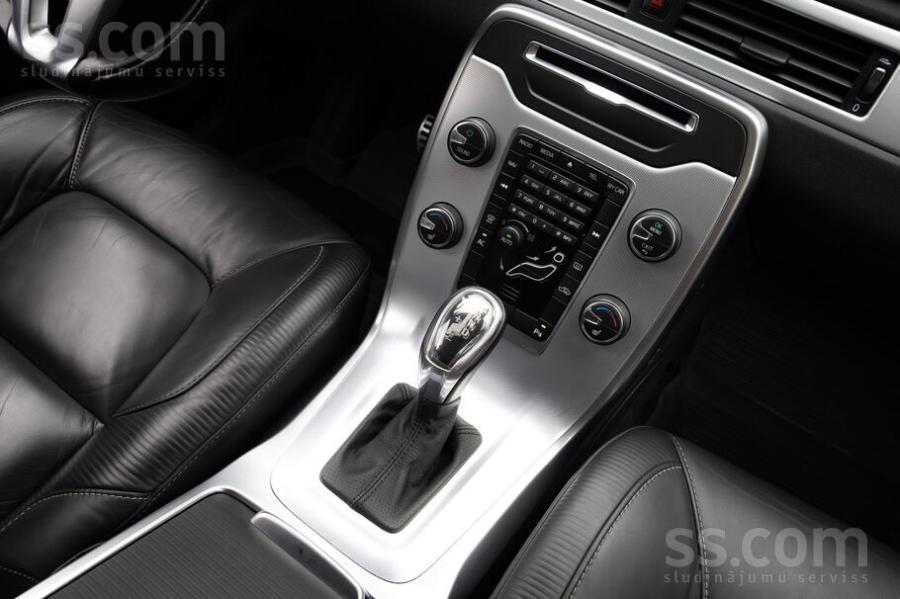 Black Volvo V70 2013 in Tukums, with an engine capacity of 2.00 L and mileage of 319 thousand km for 7950 €, photo 23 on AUTOMOTO.COM.LV