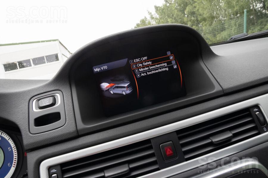 Black Volvo V70 2013 in Tukums, with an engine capacity of 2.00 L and mileage of 319 thousand km for 7950 €, photo 26 on AUTOMOTO.COM.LV