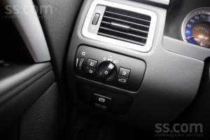 Black Volvo V70 2013 in Tukums, with an engine capacity of 2.00 L and mileage of 319 thousand km for 7950 €, photo 32 on AUTOMOTO.COM.LV
