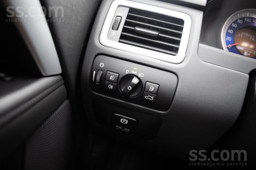 Black Volvo V70 2013 in Tukums, with an engine capacity of 2.00 L and mileage of 319 thousand km for 7950 €, photo 32 on AUTOMOTO.COM.LV
