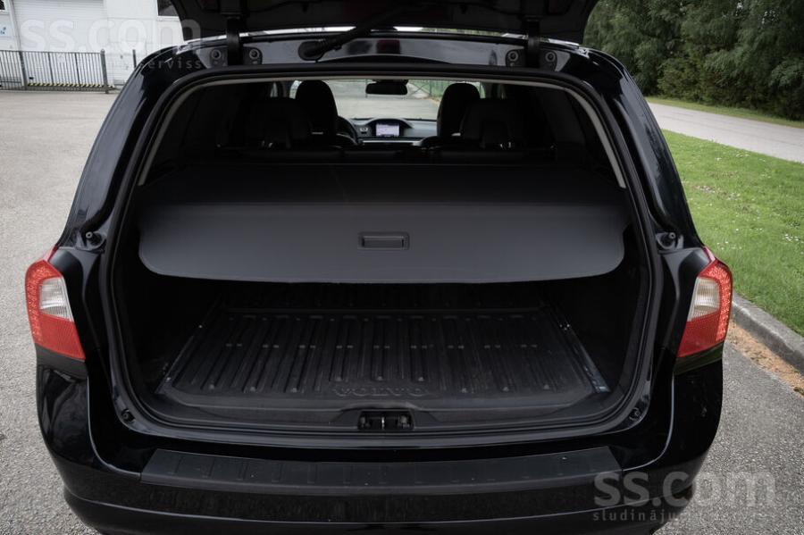 Black Volvo V70 2013 in Tukums, with an engine capacity of 2.00 L and mileage of 319 thousand km for 7950 €, photo 34 on AUTOMOTO.COM.LV
