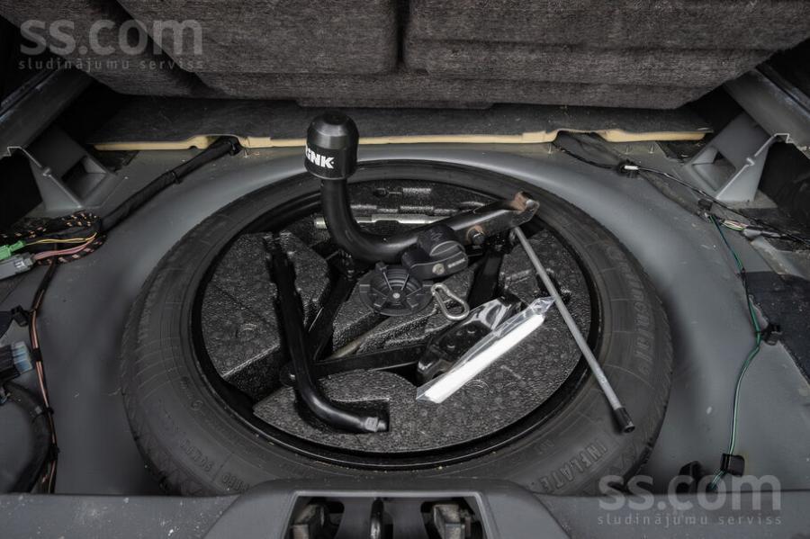 Black Volvo V70 2013 in Tukums, with an engine capacity of 2.00 L and mileage of 319 thousand km for 7950 €, photo 36 on AUTOMOTO.COM.LV