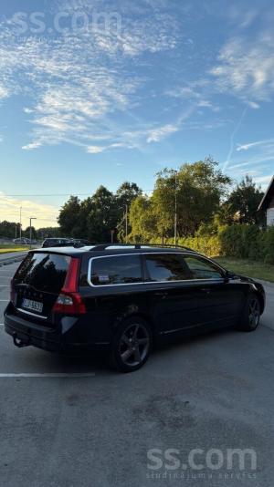 Black Volvo V70 2013 in Riga, with an engine capacity of 2.00 L and mileage of 274 thousand km for 6500 €, photo 4 on AUTOMOTO.COM.LV