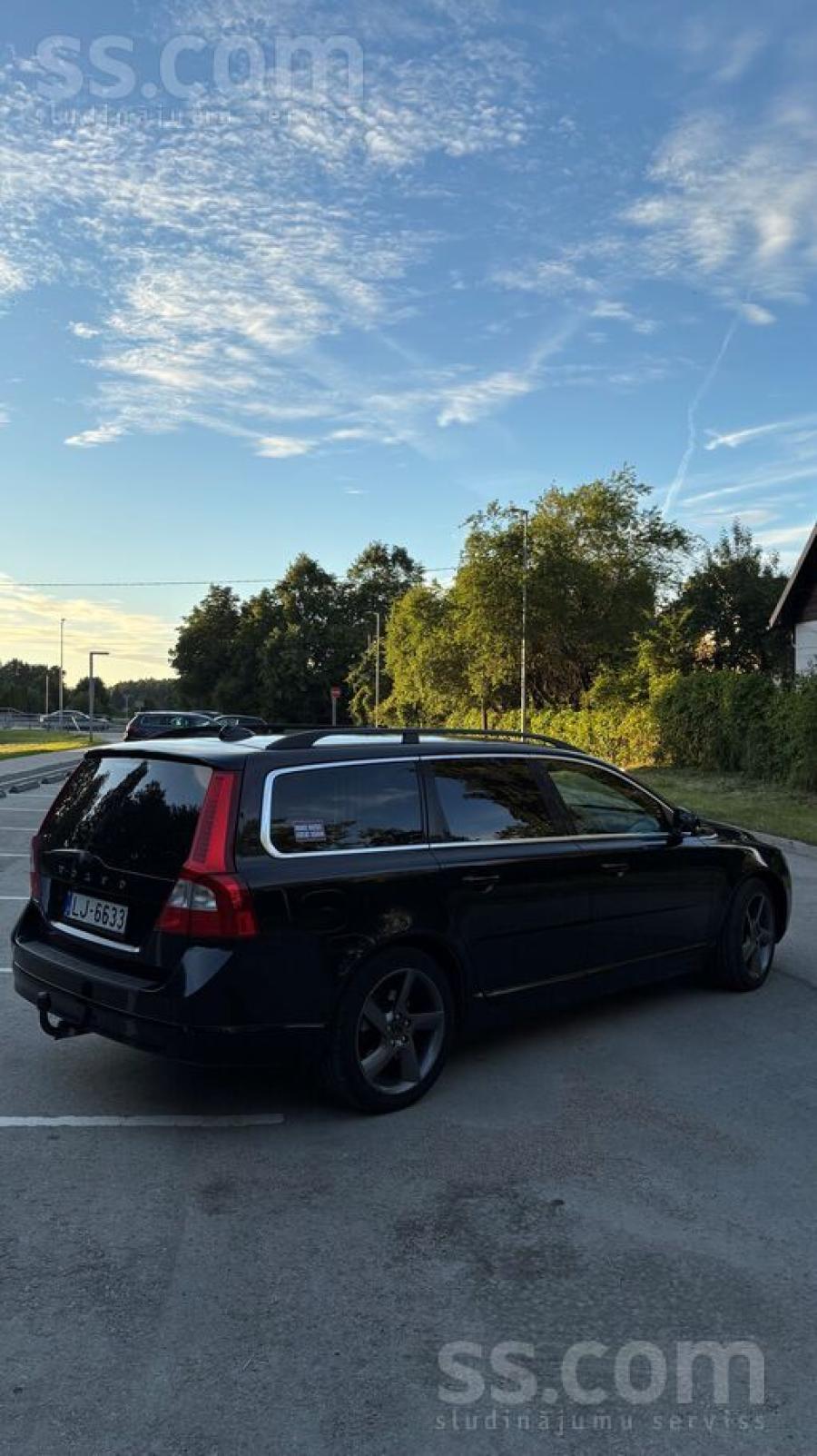 Black Volvo V70 2013 in Riga, with an engine capacity of 2.00 L and mileage of 274 thousand km for 6500 €, photo 4 on AUTOMOTO.COM.LV