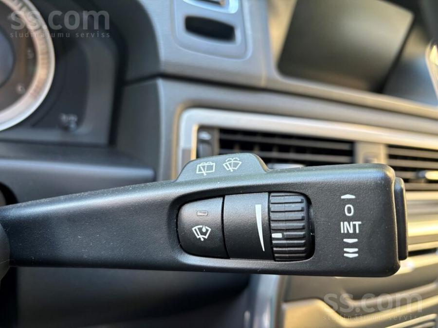 Black Volvo V70 2013 in Riga, with an engine capacity of 2.00 L and mileage of 274 thousand km for 6500 €, photo 12 on AUTOMOTO.COM.LV