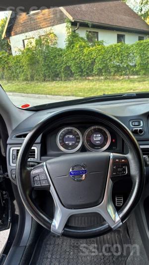 Black Volvo V70 2013 in Riga, with an engine capacity of 2.00 L and mileage of 274 thousand km for 6500 €, photo 18 on AUTOMOTO.COM.LV