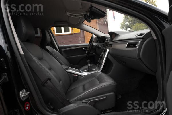 Black Volvo V70 2013 in Jelgava, with an engine capacity of 2.00 L and mileage of 0 thousand km for 6990 €, photo 7 on AUTOMOTO.COM.LV