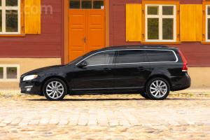 Melns Volvo V70 2013 Jelgava, ar dzinēja tilpumu 2.00 L un nobraukumu 0 tūkst. km par 6990 €, foto 19 vietnē AUTOMOTO.COM.LV