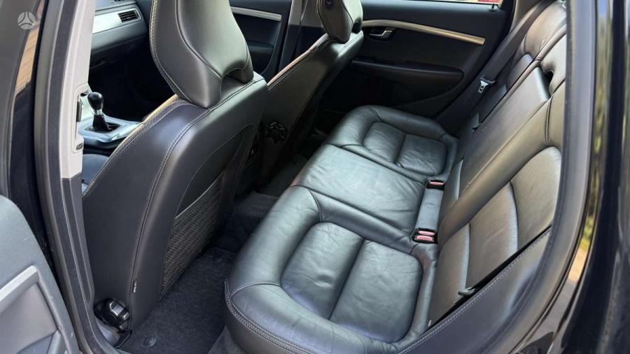 Melns Volvo V70 2013 Ukmergė, ar dzinēja tilpumu 1.98 L un nobraukumu 352 tūkst. km par 5900 €, foto 16 vietnē AUTOMOTO.COM.LV