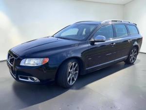 Black Volvo V70 2013 in Jurmala, with an engine capacity of 2.00 L and mileage of 0 thousand km for 6950 €, photo 3 on AUTOMOTO.COM.LV
