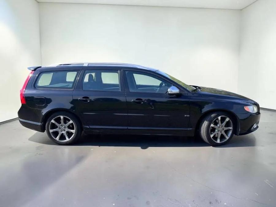 Black Volvo V70 2013 in Jurmala, with an engine capacity of 2.00 L and mileage of 0 thousand km for 6950 €, photo 5 on AUTOMOTO.COM.LV