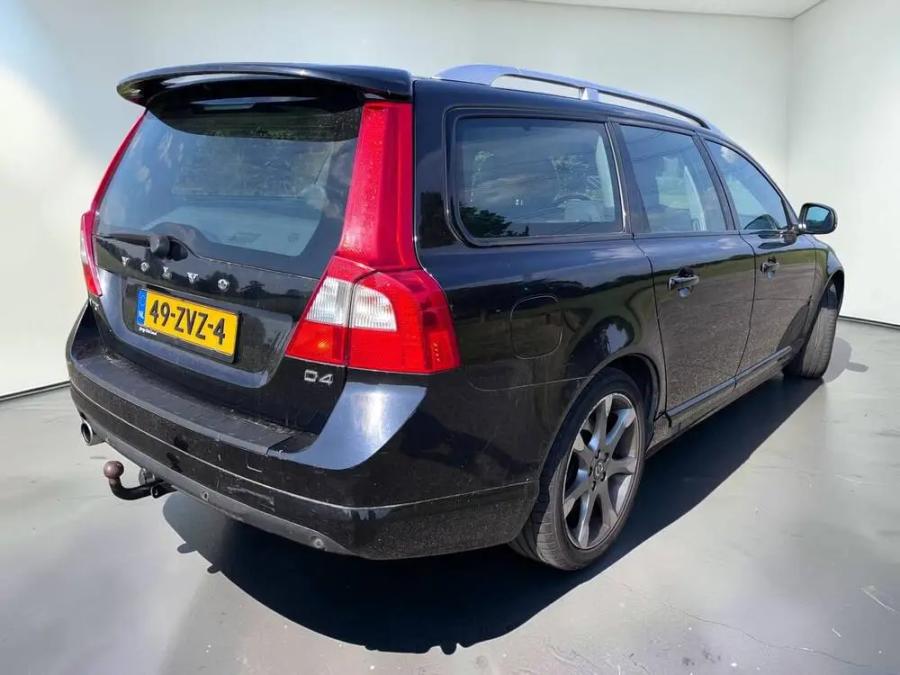 Black Volvo V70 2013 in Jurmala, with an engine capacity of 2.00 L and mileage of 0 thousand km for 6950 €, photo 7 on AUTOMOTO.COM.LV