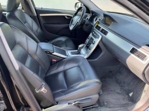 Black Volvo V70 2013 in Jurmala, with an engine capacity of 2.00 L and mileage of 0 thousand km for 6950 €, photo 9 on AUTOMOTO.COM.LV