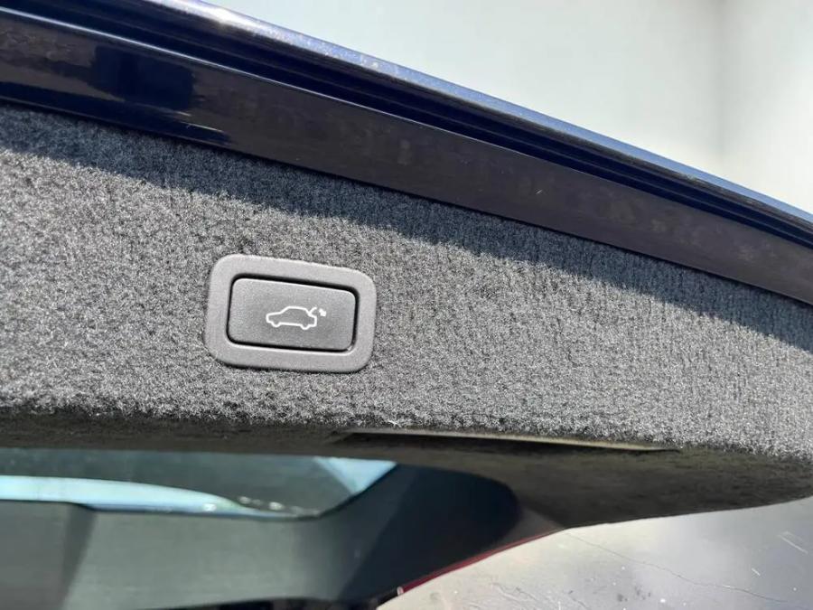 Black Volvo V70 2013 in Jurmala, with an engine capacity of 2.00 L and mileage of 0 thousand km for 6950 €, photo 14 on AUTOMOTO.COM.LV