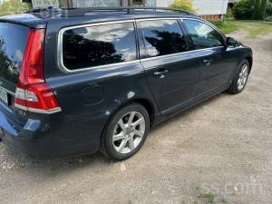 Melns Volvo V70 2013 Ogre, ar dzinēja tilpumu 2.00 L un nobraukumu 296 tūkst. km par 5500 €, foto 4 vietnē AUTOMOTO.COM.LV