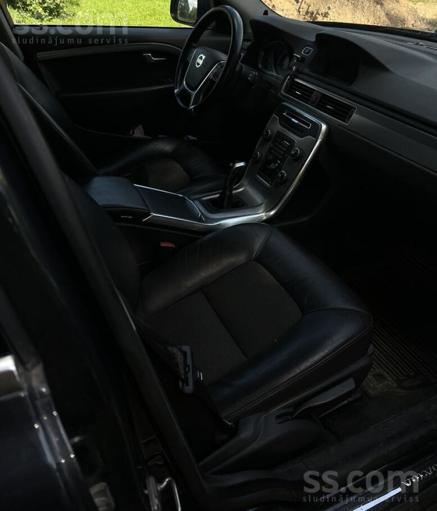 Melns Volvo V70 2013 Ogre, ar dzinēja tilpumu 2.00 L un nobraukumu 296 tūkst. km par 5500 €, foto 10 vietnē AUTOMOTO.COM.LV