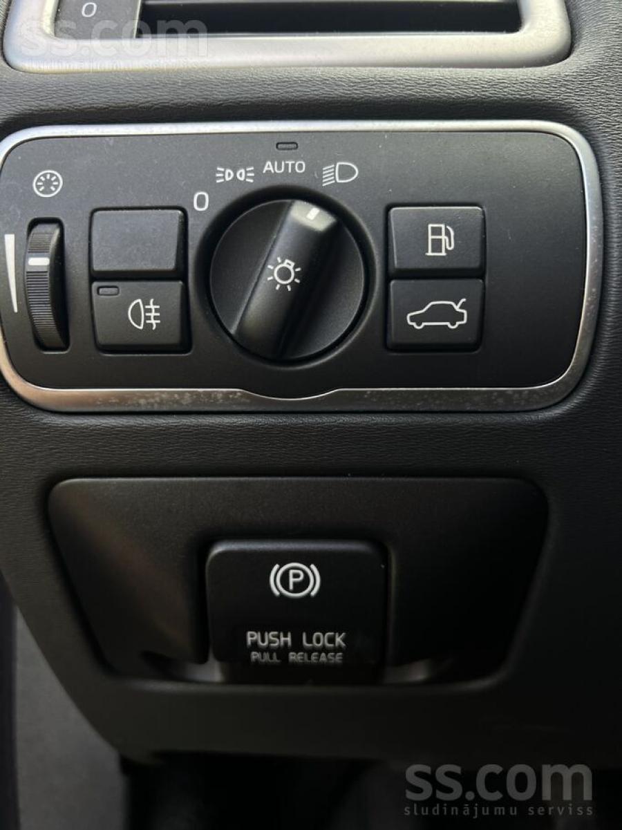 Melns Volvo V70 2013 Ogre, ar dzinēja tilpumu 2.00 L un nobraukumu 296 tūkst. km par 5500 €, foto 12 vietnē AUTOMOTO.COM.LV