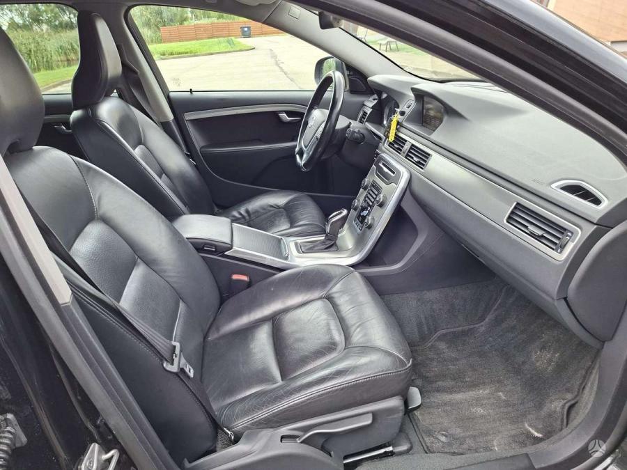 Melns Volvo V70 2013 Ukmergė, ar dzinēja tilpumu 1.98 L un nobraukumu 324 tūkst. km par 5950 €, foto 13 vietnē AUTOMOTO.COM.LV