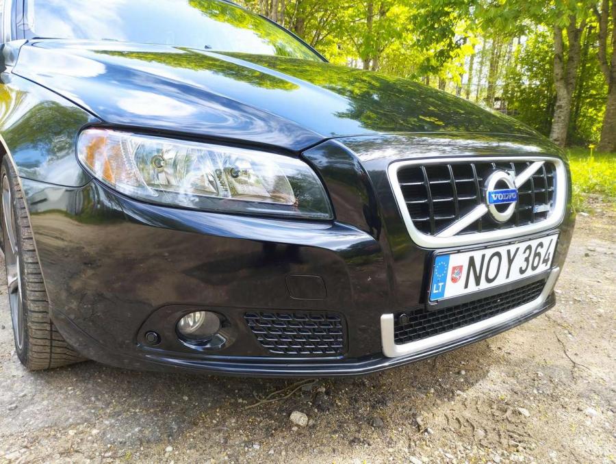 Black Volvo V70 2013 in Plunge, with an engine capacity of 2.40 L and mileage of 248 thousand km for 6700 €, photo 4 on AUTOMOTO.COM.LV