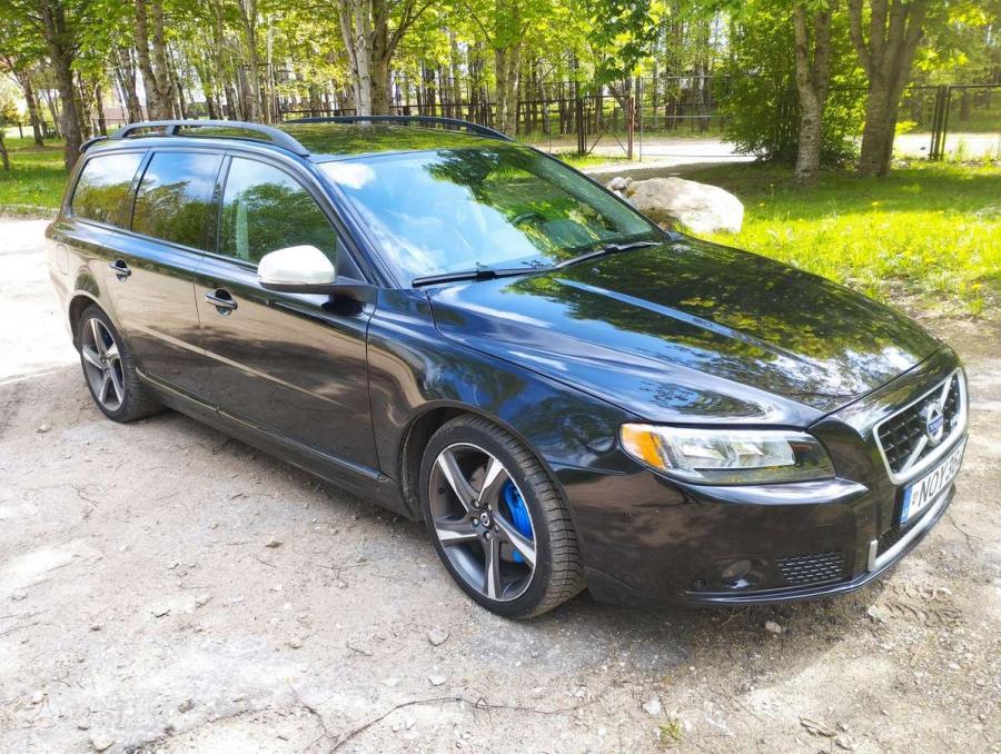 Black Volvo V70 2013 in Plunge, with an engine capacity of 2.40 L and mileage of 248 thousand km for 6700 €, photo 5 on AUTOMOTO.COM.LV